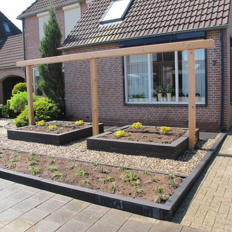 Voortuin met Douglas pergola